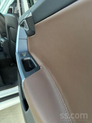 White Volvo XC60 2014 in Riga, with an engine capacity of 2.00 L and mileage of 170 thousand km for 9500 €, photo 16 on AUTOMOTO.COM.LV