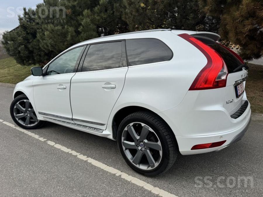 Balts Volvo XC60 2014 Ogre, ar dzinēja tilpumu 2.40 L un nobraukumu 250 tūkst. km par 13990 €, foto 7 vietnē AUTOMOTO.COM.LV