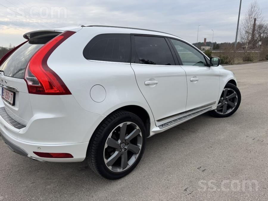 Balts Volvo XC60 2014 Ogre, ar dzinēja tilpumu 2.40 L un nobraukumu 250 tūkst. km par 13990 €, foto 10 vietnē AUTOMOTO.COM.LV