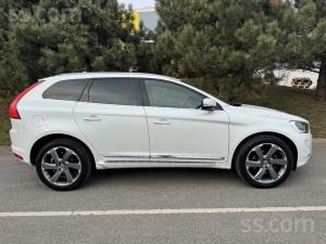 Balts Volvo XC60 2014 Ogre, ar dzinēja tilpumu 2.40 L un nobraukumu 250 tūkst. km par 13990 €, foto 12 vietnē AUTOMOTO.COM.LV