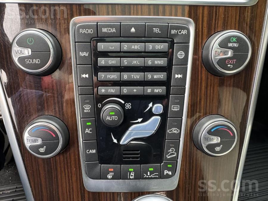 Balts Volvo XC60 2014 Ogre, ar dzinēja tilpumu 2.40 L un nobraukumu 250 tūkst. km par 13990 €, foto 15 vietnē AUTOMOTO.COM.LV