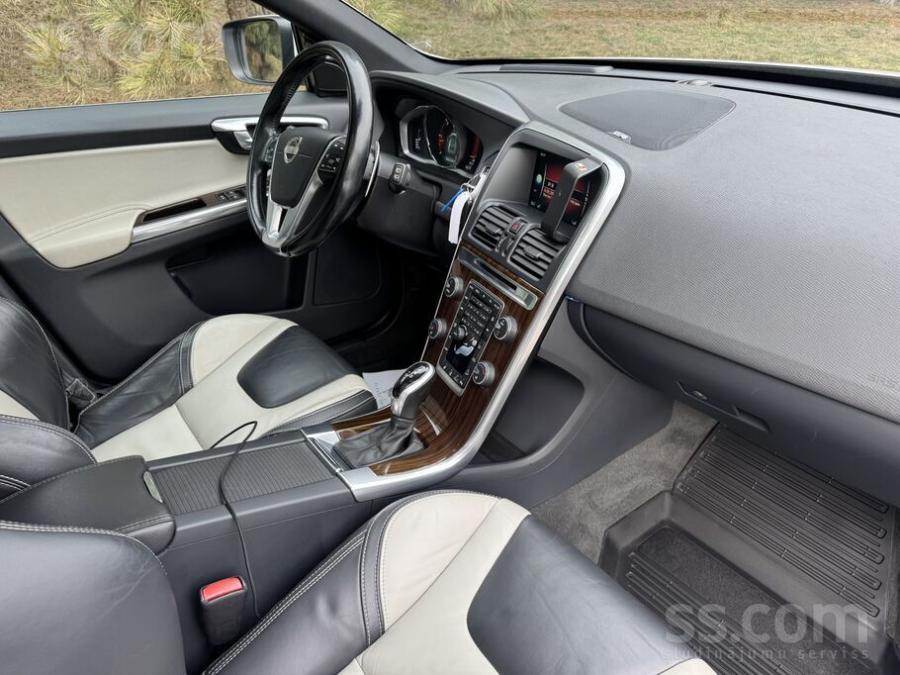 Balts Volvo XC60 2014 Ogre, ar dzinēja tilpumu 2.40 L un nobraukumu 250 tūkst. km par 13990 €, foto 17 vietnē AUTOMOTO.COM.LV