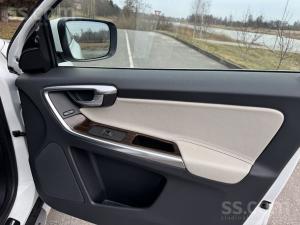 Balts Volvo XC60 2014 Ogre, ar dzinēja tilpumu 2.40 L un nobraukumu 250 tūkst. km par 13990 €, foto 20 vietnē AUTOMOTO.COM.LV