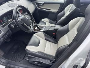 Balts Volvo XC60 2014 Ogre, ar dzinēja tilpumu 2.40 L un nobraukumu 250 tūkst. km par 13990 €, foto 22 vietnē AUTOMOTO.COM.LV