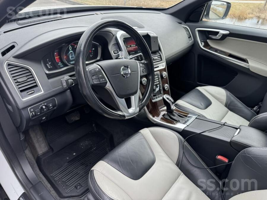 Balts Volvo XC60 2014 Ogre, ar dzinēja tilpumu 2.40 L un nobraukumu 250 tūkst. km par 13990 €, foto 23 vietnē AUTOMOTO.COM.LV