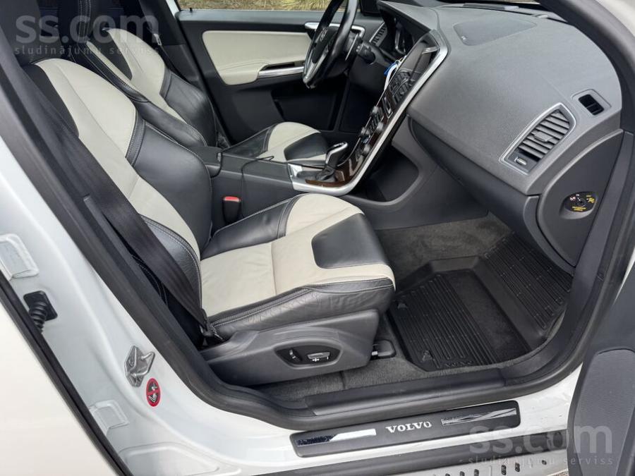 Balts Volvo XC60 2014 Ogre, ar dzinēja tilpumu 2.40 L un nobraukumu 250 tūkst. km par 13990 €, foto 29 vietnē AUTOMOTO.COM.LV