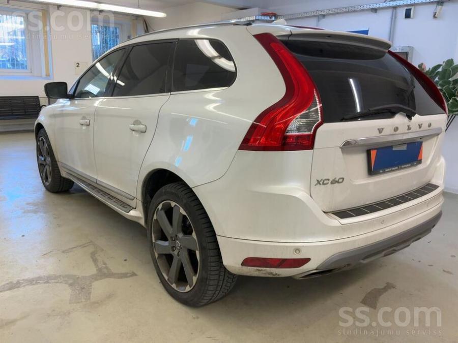 Balts Volvo XC60 2014 Ogre, ar dzinēja tilpumu 2.40 L un nobraukumu 250 tūkst. km par 13990 €, foto 36 vietnē AUTOMOTO.COM.LV
