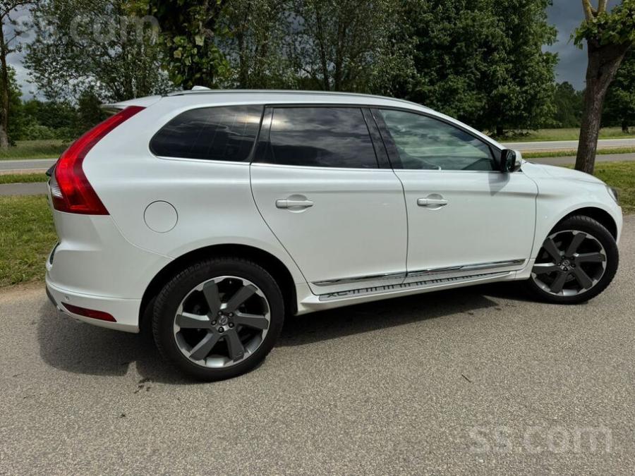 Balts Volvo XC60 2014 Ogre, ar dzinēja tilpumu 2.40 L un nobraukumu 250 tūkst. km par 13980 €, foto 6 vietnē AUTOMOTO.COM.LV