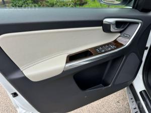 Balts Volvo XC60 2014 Ogre, ar dzinēja tilpumu 2.40 L un nobraukumu 250 tūkst. km par 13980 €, foto 17 vietnē AUTOMOTO.COM.LV