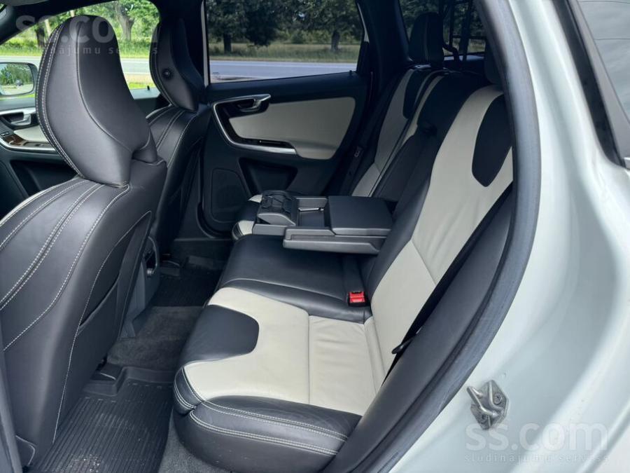 Balts Volvo XC60 2014 Ogre, ar dzinēja tilpumu 2.40 L un nobraukumu 250 tūkst. km par 13980 €, foto 18 vietnē AUTOMOTO.COM.LV