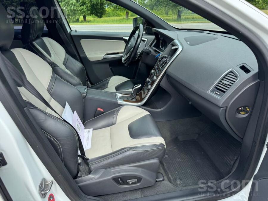 Balts Volvo XC60 2014 Ogre, ar dzinēja tilpumu 2.40 L un nobraukumu 250 tūkst. km par 13980 €, foto 23 vietnē AUTOMOTO.COM.LV