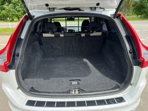 Balts Volvo XC60 2014 Ogre, ar dzinēja tilpumu 2.40 L un nobraukumu 250 tūkst. km par 13980 €, foto 25 vietnē AUTOMOTO.COM.LV