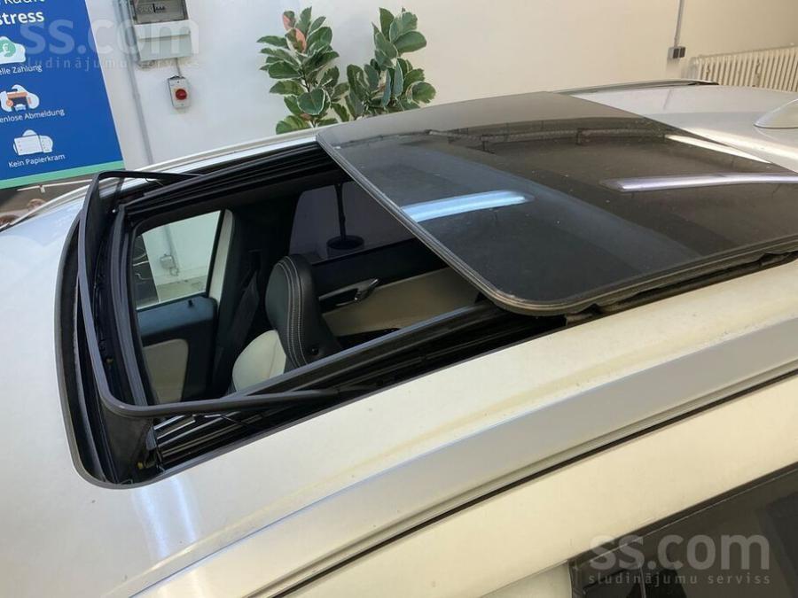 Balts Volvo XC60 2014 Ogre, ar dzinēja tilpumu 2.40 L un nobraukumu 250 tūkst. km par 13980 €, foto 33 vietnē AUTOMOTO.COM.LV