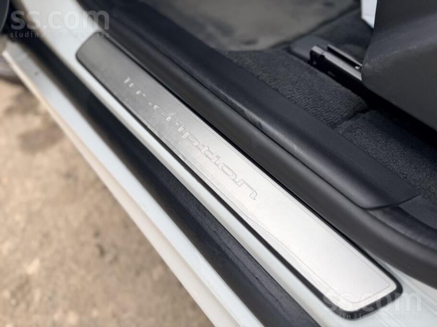 White Volvo XC60 2014 in Riga, with an engine capacity of 2.00 L and mileage of 255 thousand km for 11995 €, photo 14 on AUTOMOTO.COM.LV