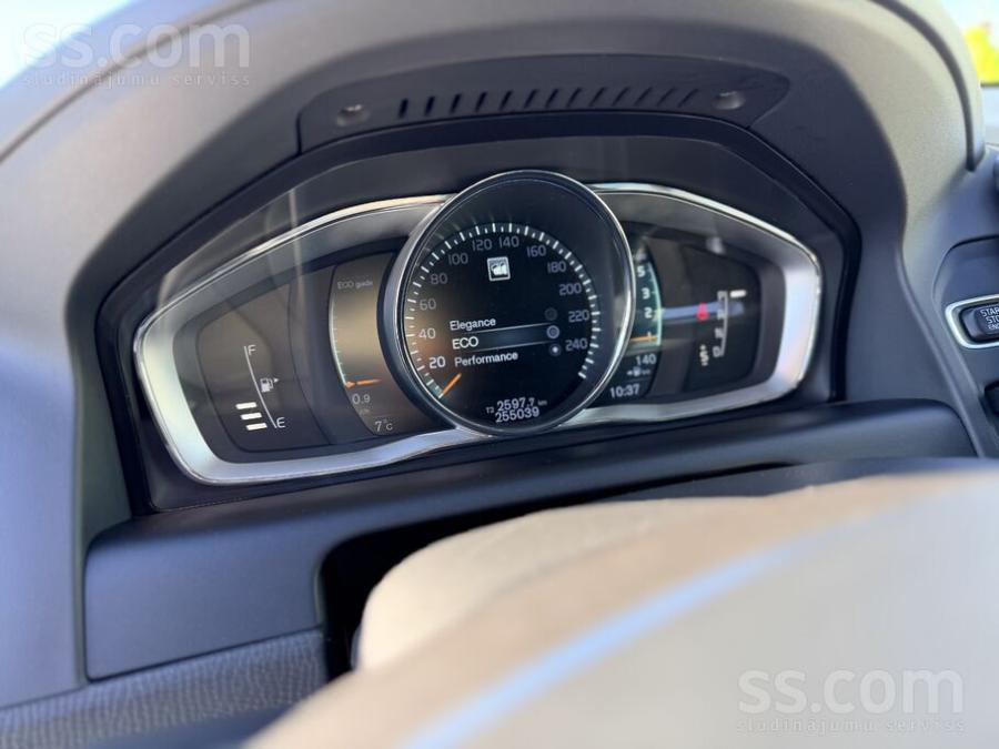 White Volvo XC60 2014 in Riga, with an engine capacity of 2.00 L and mileage of 255 thousand km for 11995 €, photo 21 on AUTOMOTO.COM.LV