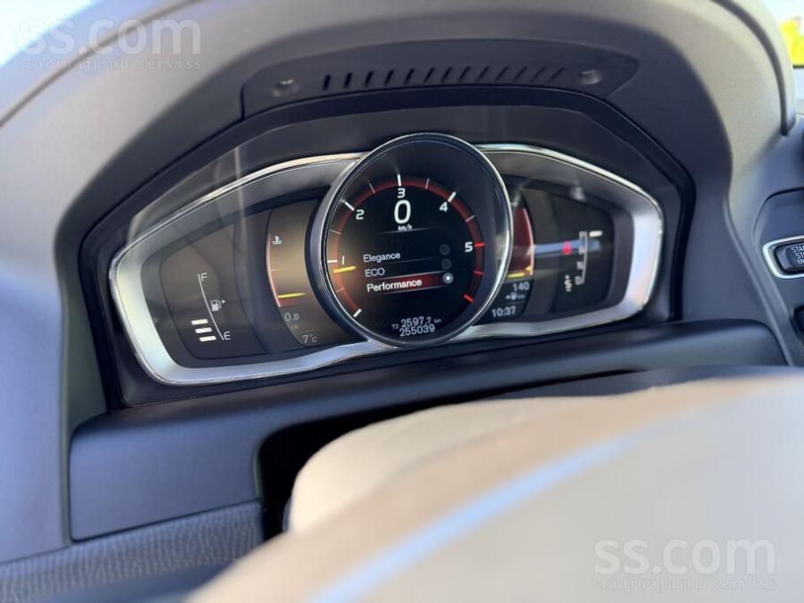 White Volvo XC60 2014 in Riga, with an engine capacity of 2.00 L and mileage of 255 thousand km for 11995 €, photo 22 on AUTOMOTO.COM.LV
