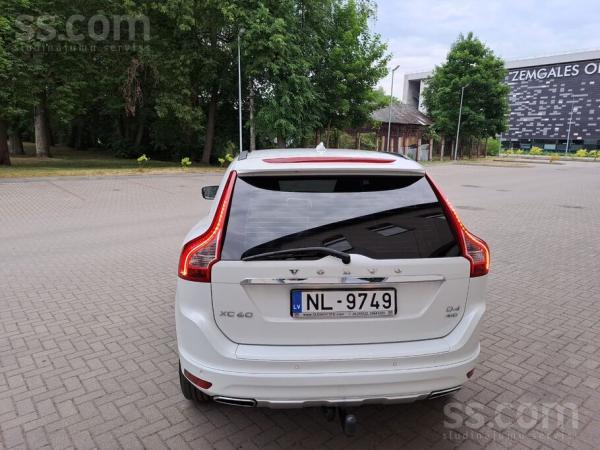 White Volvo XC60 2014 in Jelgava, with an engine capacity of 2.40 L and mileage of 265 thousand km for 13000 €, photo 6 on AUTOMOTO.COM.LV