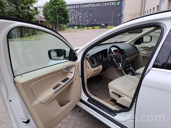 White Volvo XC60 2014 in Jelgava, with an engine capacity of 2.40 L and mileage of 265 thousand km for 13000 €, photo 7 on AUTOMOTO.COM.LV