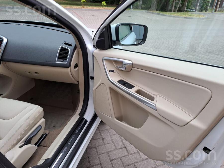 Balts Volvo XC60 2014 Jelgava, ar dzinēja tilpumu 2.40 L un nobraukumu 265 tūkst. km par 13000 €, foto 9 vietnē AUTOMOTO.COM.LV