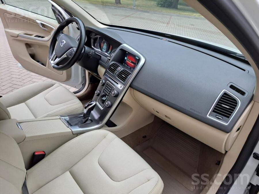 Balts Volvo XC60 2014 Jelgava, ar dzinēja tilpumu 2.40 L un nobraukumu 265 tūkst. km par 13000 €, foto 10 vietnē AUTOMOTO.COM.LV