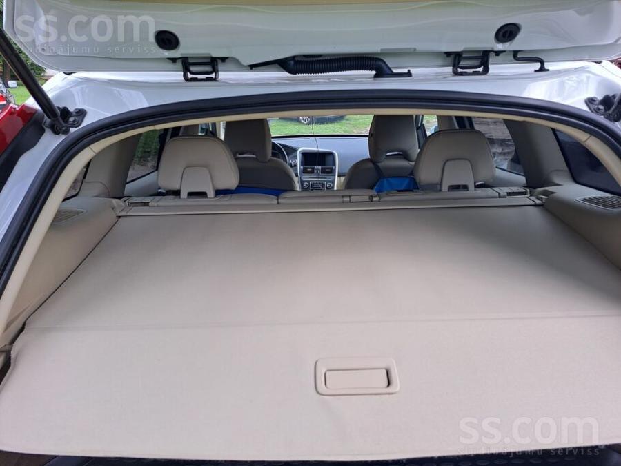 Balts Volvo XC60 2014 Jelgava, ar dzinēja tilpumu 2.40 L un nobraukumu 265 tūkst. km par 13000 €, foto 21 vietnē AUTOMOTO.COM.LV