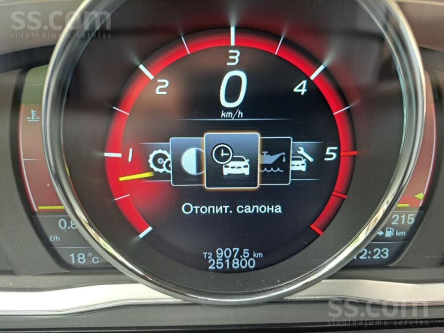 Balts Volvo XC60 2014 Jelgava, ar dzinēja tilpumu 2.40 L un nobraukumu 265 tūkst. km par 13000 €, foto 22 vietnē AUTOMOTO.COM.LV