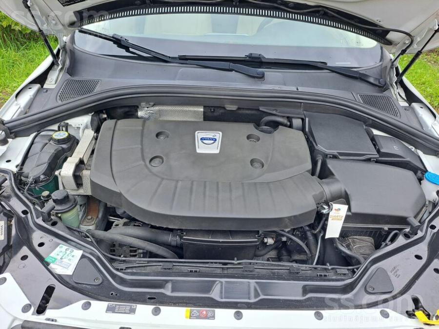 Balts Volvo XC60 2014 Jelgava, ar dzinēja tilpumu 2.40 L un nobraukumu 265 tūkst. km par 13000 €, foto 23 vietnē AUTOMOTO.COM.LV