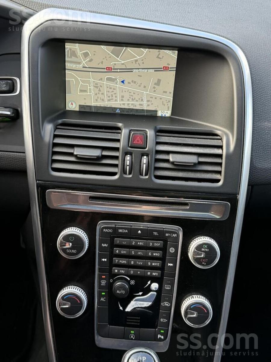 White Volvo XC60 2014 in Riga, with an engine capacity of 2.00 L and mileage of 0 thousand km for 9800 €, photo 6 on AUTOMOTO.COM.LV
