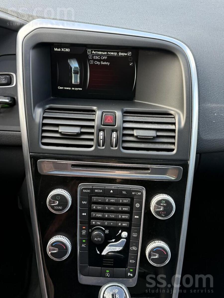 White Volvo XC60 2014 in Riga, with an engine capacity of 2.00 L and mileage of 0 thousand km for 9800 €, photo 8 on AUTOMOTO.COM.LV