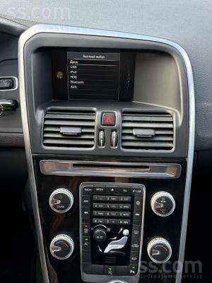 White Volvo XC60 2014 in Riga, with an engine capacity of 2.00 L and mileage of 0 thousand km for 9800 €, photo 9 on AUTOMOTO.COM.LV
