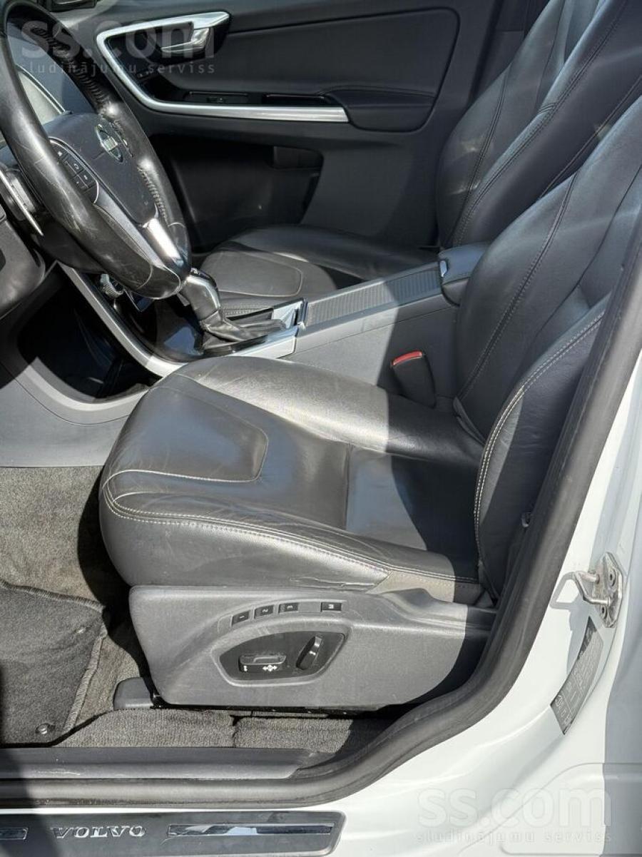 White Volvo XC60 2014 in Riga, with an engine capacity of 2.00 L and mileage of 0 thousand km for 9800 €, photo 10 on AUTOMOTO.COM.LV