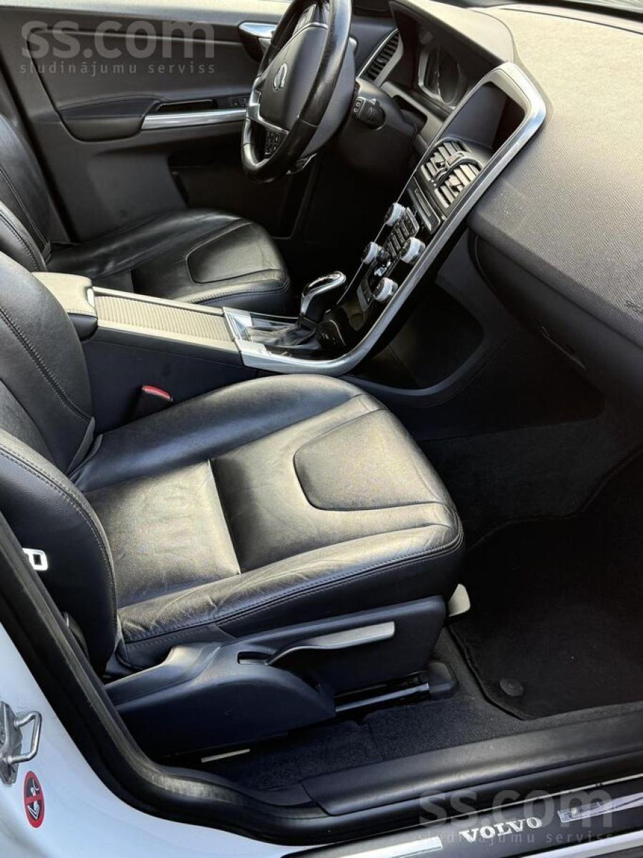White Volvo XC60 2014 in Riga, with an engine capacity of 2.00 L and mileage of 0 thousand km for 9800 €, photo 11 on AUTOMOTO.COM.LV