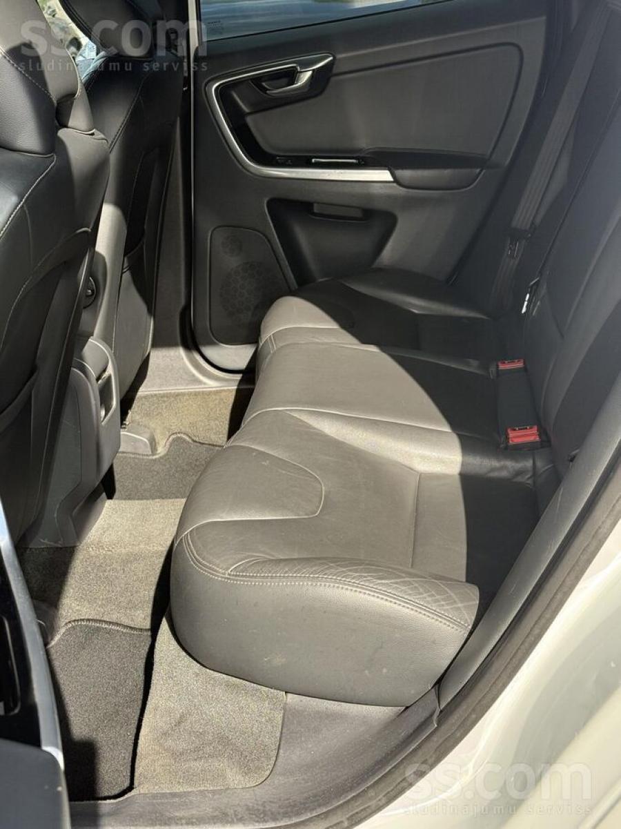 White Volvo XC60 2014 in Riga, with an engine capacity of 2.00 L and mileage of 0 thousand km for 9800 €, photo 13 on AUTOMOTO.COM.LV
