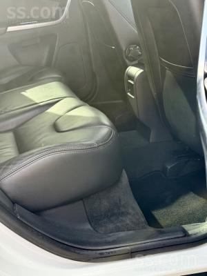 White Volvo XC60 2014 in Riga, with an engine capacity of 2.00 L and mileage of 0 thousand km for 9800 €, photo 14 on AUTOMOTO.COM.LV