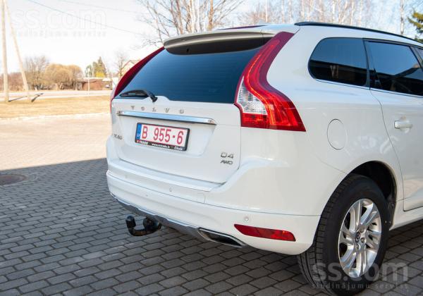 White Volvo XC60 2014 in Cesis, with an engine capacity of 2.40 L and mileage of 360 thousand km for 10350 €, photo 10 on AUTOMOTO.COM.LV