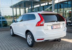 Balts Volvo XC60 2014 Cēsis, ar dzinēja tilpumu 2.40 L un nobraukumu 360 tūkst. km par 10350 €, foto 4 vietnē AUTOMOTO.COM.LV