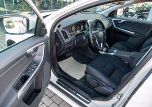 Balts Volvo XC60 2014 Cēsis, ar dzinēja tilpumu 2.40 L un nobraukumu 360 tūkst. km par 10350 €, foto 13 vietnē AUTOMOTO.COM.LV
