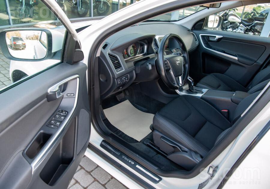 Balts Volvo XC60 2014 Cēsis, ar dzinēja tilpumu 2.40 L un nobraukumu 360 tūkst. km par 10350 €, foto 13 vietnē AUTOMOTO.COM.LV