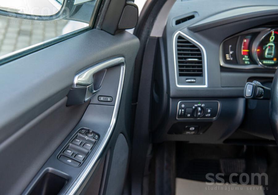 Balts Volvo XC60 2014 Cēsis, ar dzinēja tilpumu 2.40 L un nobraukumu 360 tūkst. km par 10350 €, foto 18 vietnē AUTOMOTO.COM.LV