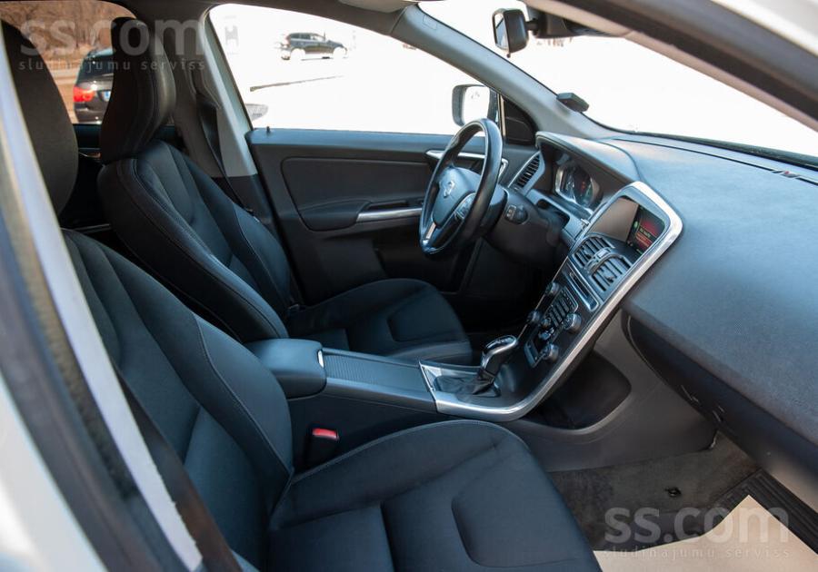Balts Volvo XC60 2014 Cēsis, ar dzinēja tilpumu 2.40 L un nobraukumu 360 tūkst. km par 10350 €, foto 19 vietnē AUTOMOTO.COM.LV