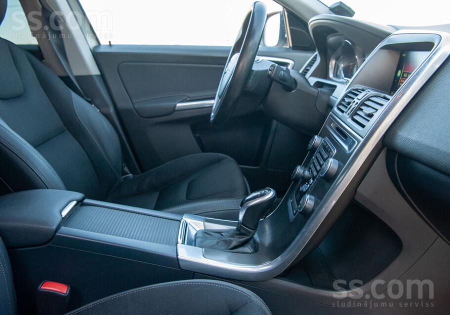 Balts Volvo XC60 2014 Cēsis, ar dzinēja tilpumu 2.40 L un nobraukumu 360 tūkst. km par 10350 €, foto 20 vietnē AUTOMOTO.COM.LV