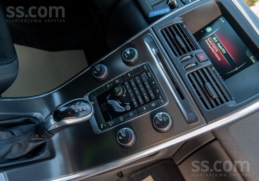 Balts Volvo XC60 2014 Cēsis, ar dzinēja tilpumu 2.40 L un nobraukumu 360 tūkst. km par 10350 €, foto 21 vietnē AUTOMOTO.COM.LV