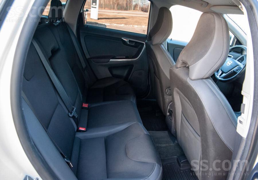 Balts Volvo XC60 2014 Cēsis, ar dzinēja tilpumu 2.40 L un nobraukumu 360 tūkst. km par 10350 €, foto 22 vietnē AUTOMOTO.COM.LV
