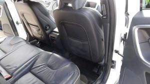 Balts Volvo XC60 2014 Joniškis, ar dzinēja tilpumu 2.40 L un nobraukumu 319 tūkst. km par 12349 €, foto 28 vietnē AUTOMOTO.COM.LV