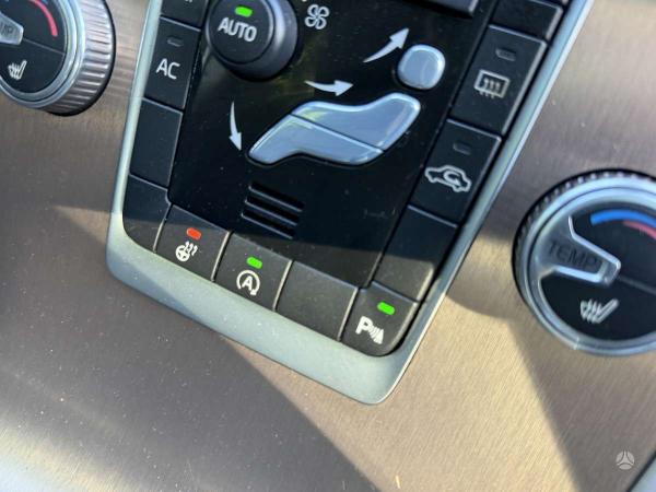 Balts Volvo XC60 2014 Kazlų Rūda, ar dzinēja tilpumu 1.97 L un nobraukumu 317 tūkst. km par 8150 €, foto 8 vietnē AUTOMOTO.COM.LV