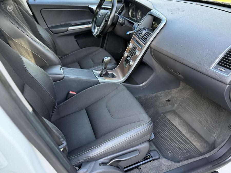 Balts Volvo XC60 2014 Kazlų Rūda, ar dzinēja tilpumu 1.97 L un nobraukumu 317 tūkst. km par 8150 €, foto 7 vietnē AUTOMOTO.COM.LV