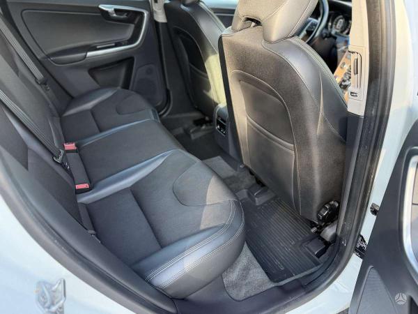 Balts Volvo XC60 2014 Kazlų Rūda, ar dzinēja tilpumu 1.97 L un nobraukumu 317 tūkst. km par 8150 €, foto 9 vietnē AUTOMOTO.COM.LV