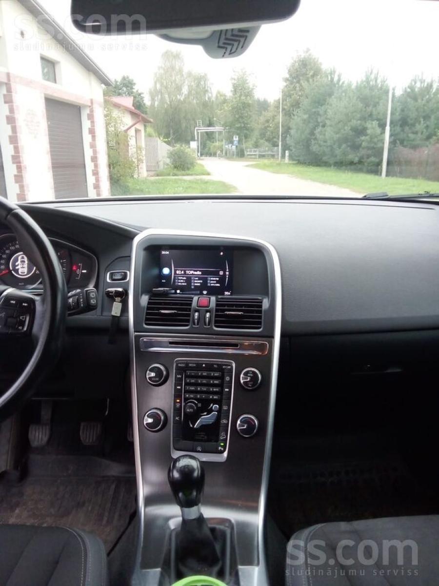 Balts Volvo XC60 2014 Daugavpils, ar dzinēja tilpumu 2.40 L un nobraukumu 211 tūkst. km par 11634 €, foto 6 vietnē AUTOMOTO.COM.LV