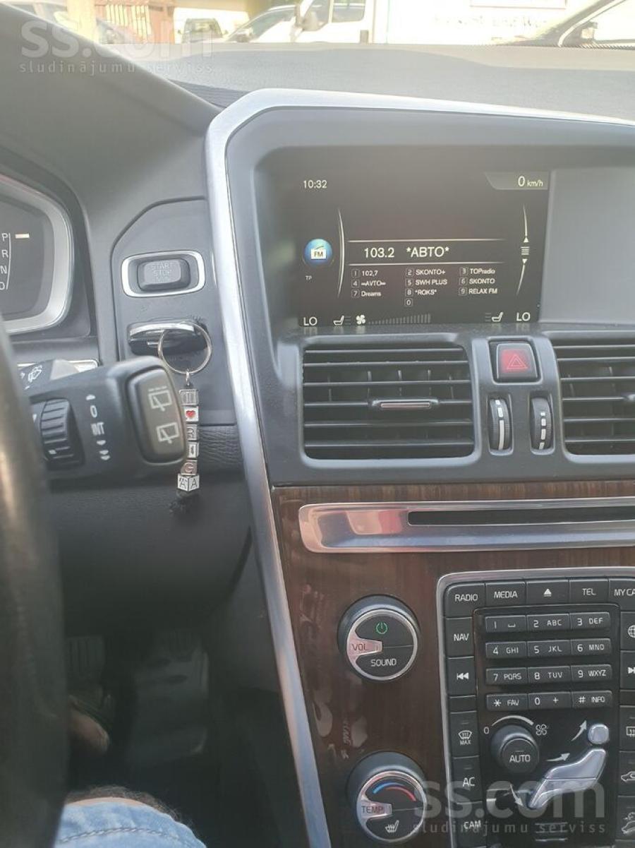 Balts Volvo XC60 2014 Rīga, ar dzinēja tilpumu 2.40 L un nobraukumu 415 tūkst. km par 11500 €, foto 7 vietnē AUTOMOTO.COM.LV