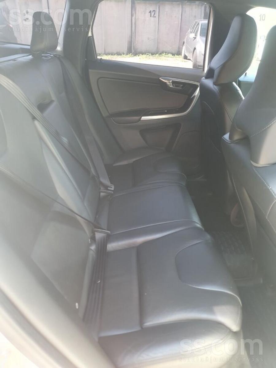 Balts Volvo XC60 2014 Rīga, ar dzinēja tilpumu 2.40 L un nobraukumu 415 tūkst. km par 11500 €, foto 9 vietnē AUTOMOTO.COM.LV